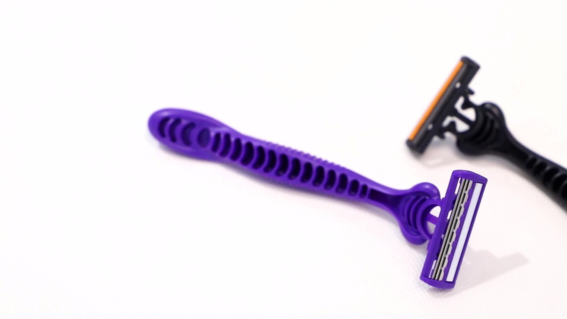 Do Triple Blade Razors Cause Ingrown Hairs?-Starmaxx